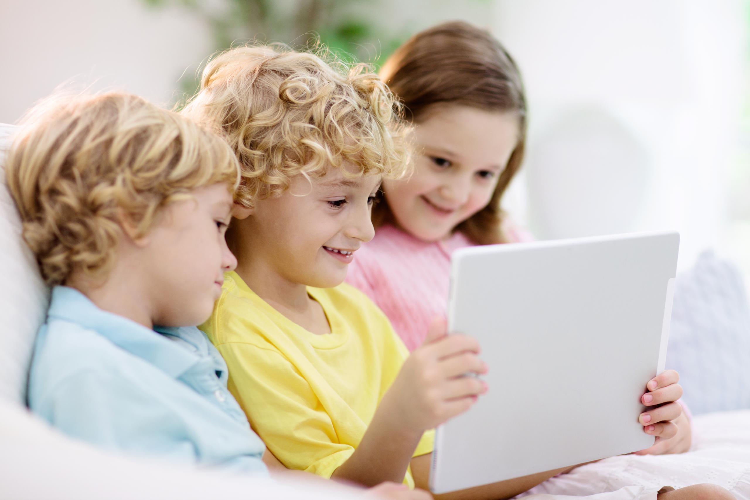Caring for Kids' Teeth in the Digital Age: Screen Time, Snacks & Smile ...